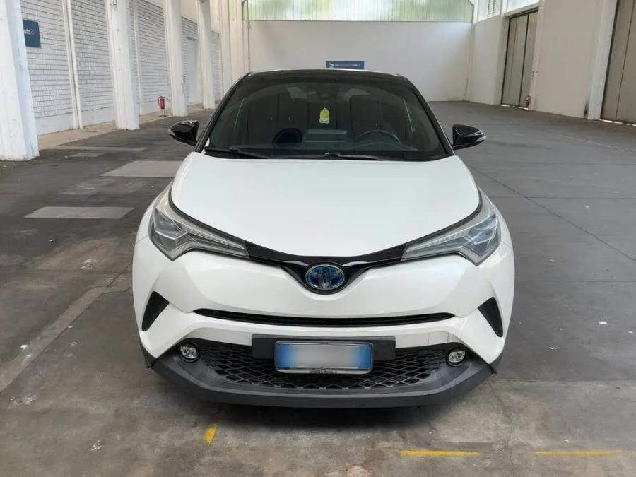 Balts Toyota C-HR 2017 Daugavpils, ar dzinēja tilpumu 1.80 L un nobraukumu 118 tūkst. km par 16500 €, foto 3 vietnē AUTOMOTO.COM.LV