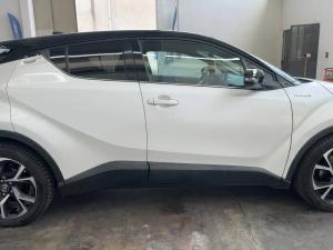 Balts Toyota C-HR 2017 Daugavpils, ar dzinēja tilpumu 1.80 L un nobraukumu 118 tūkst. km par 16500 €, foto 4 vietnē AUTOMOTO.COM.LV