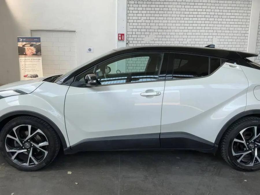 Balts Toyota C-HR 2017 Daugavpils, ar dzinēja tilpumu 1.80 L un nobraukumu 118 tūkst. km par 16500 €, foto 6 vietnē AUTOMOTO.COM.LV