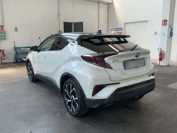 White Toyota C-HR 2017 in Daugavpils, with an engine capacity of 1.80 L and mileage of 118 thousand km for 16500 €, photo 6 on AUTOMOTO.COM.LV