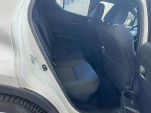 Balts Toyota C-HR 2017 Daugavpils, ar dzinēja tilpumu 1.80 L un nobraukumu 118 tūkst. km par 16500 €, foto 16 vietnē AUTOMOTO.COM.LV