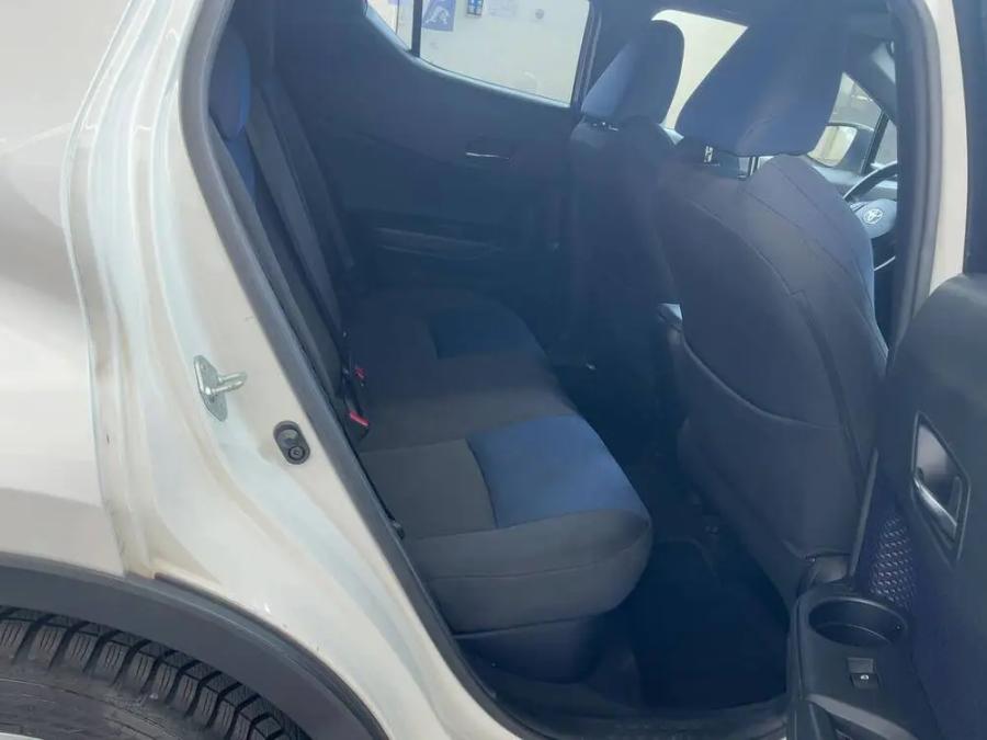 Balts Toyota C-HR 2017 Daugavpils, ar dzinēja tilpumu 1.80 L un nobraukumu 118 tūkst. km par 16500 €, foto 16 vietnē AUTOMOTO.COM.LV
