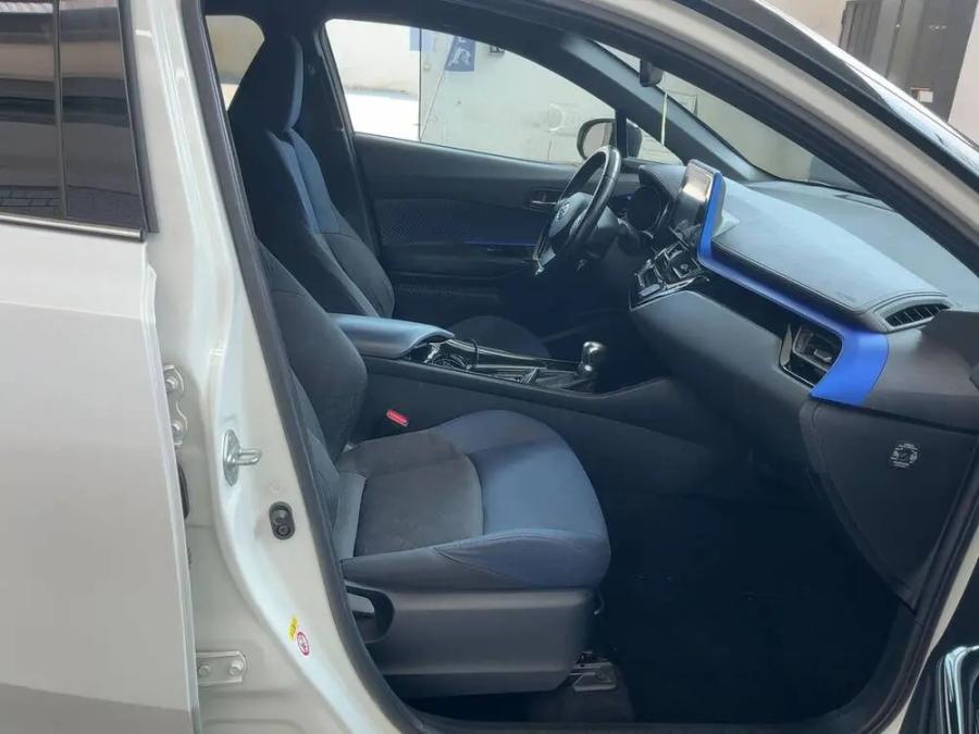 Balts Toyota C-HR 2017 Daugavpils, ar dzinēja tilpumu 1.80 L un nobraukumu 118 tūkst. km par 16500 €, foto 17 vietnē AUTOMOTO.COM.LV