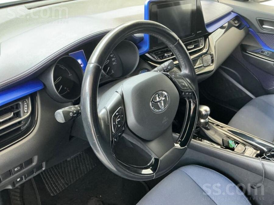 Белый Тойота C-HR 2017 в Даугавпилс, объемом двигателя 1.80 л и пробегом 118 тыс. км за 16500 €, фото 5 на AUTOMOTO.COM.LV
