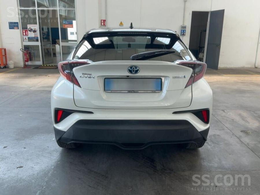 Белый Тойота C-HR 2017 в Даугавпилс, объемом двигателя 1.80 л и пробегом 118 тыс. км за 16500 €, фото 9 на AUTOMOTO.COM.LV