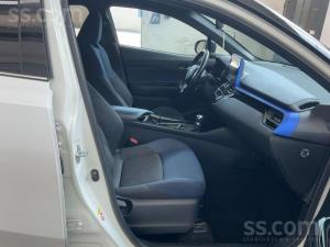 Белый Тойота C-HR 2017 в Даугавпилс, объемом двигателя 1.80 л и пробегом 118 тыс. км за 16500 €, фото 15 на AUTOMOTO.COM.LV