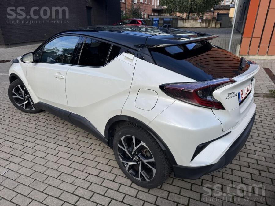 Белый Тойота C-HR 2017 в Даугавпилс, объемом двигателя 1.80 л и пробегом 118 тыс. км за 16750 €, фото 4 на AUTOMOTO.COM.LV