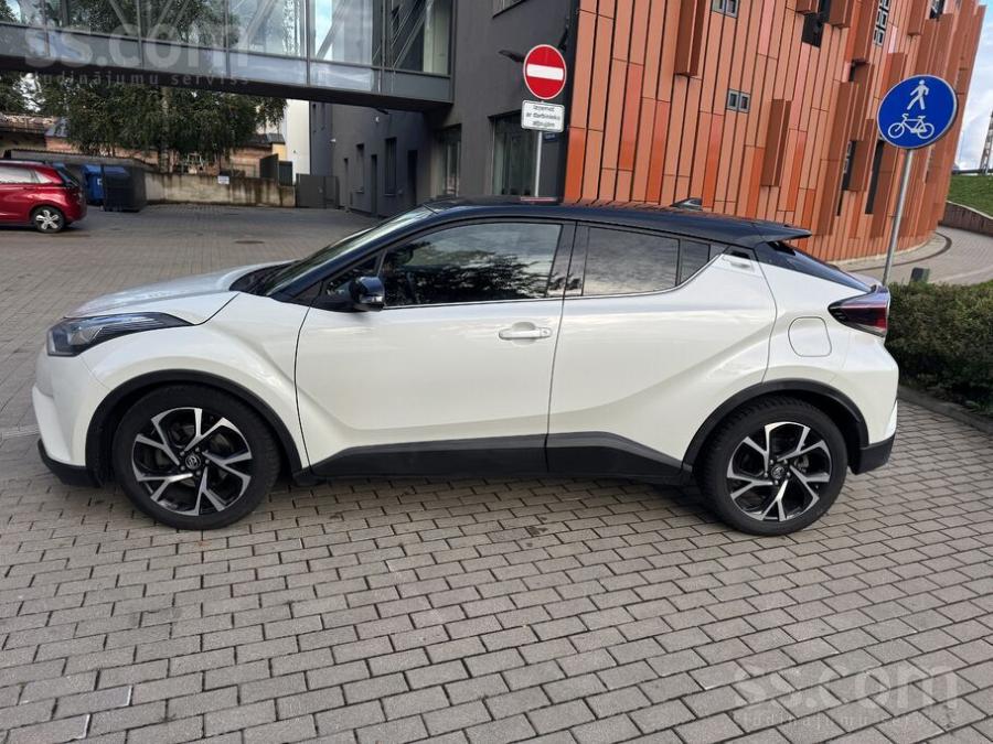 Белый Тойота C-HR 2017 в Даугавпилс, объемом двигателя 1.80 л и пробегом 118 тыс. км за 16750 €, фото 6 на AUTOMOTO.COM.LV