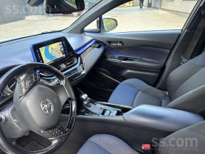 Белый Тойота C-HR 2017 в Даугавпилс, объемом двигателя 1.80 л и пробегом 118 тыс. км за 16750 €, фото 10 на AUTOMOTO.COM.LV