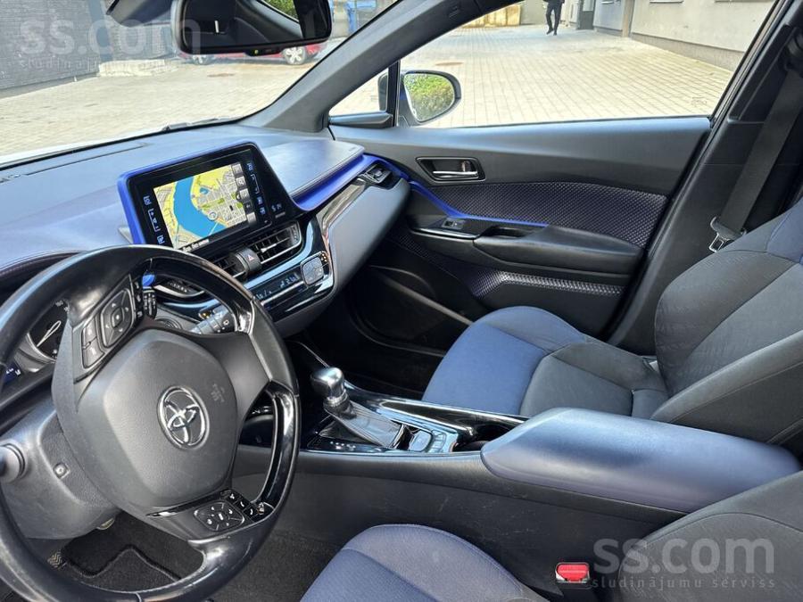 Белый Тойота C-HR 2017 в Даугавпилс, объемом двигателя 1.80 л и пробегом 118 тыс. км за 16750 €, фото 10 на AUTOMOTO.COM.LV