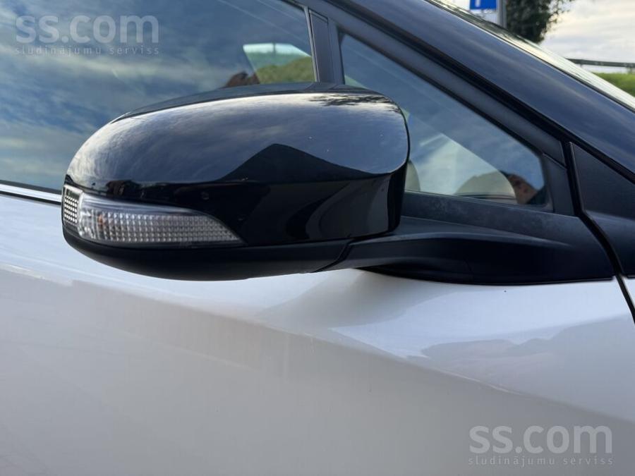 Белый Тойота C-HR 2017 в Даугавпилс, объемом двигателя 1.80 л и пробегом 118 тыс. км за 16750 €, фото 12 на AUTOMOTO.COM.LV