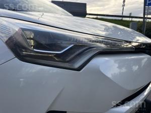 Белый Тойота C-HR 2017 в Даугавпилс, объемом двигателя 1.80 л и пробегом 118 тыс. км за 16750 €, фото 18 на AUTOMOTO.COM.LV
