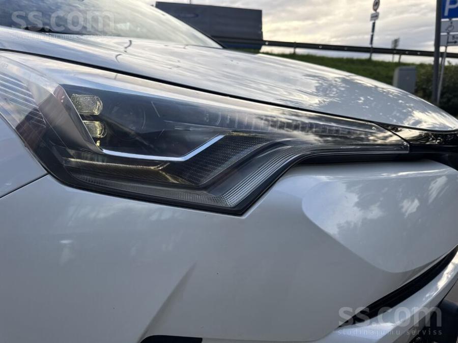 Белый Тойота C-HR 2017 в Даугавпилс, объемом двигателя 1.80 л и пробегом 118 тыс. км за 16750 €, фото 18 на AUTOMOTO.COM.LV