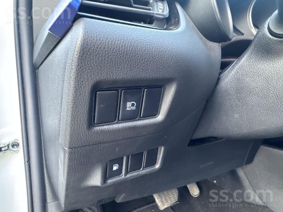 Белый Тойота C-HR 2017 в Даугавпилс, объемом двигателя 1.80 л и пробегом 118 тыс. км за 16750 €, фото 22 на AUTOMOTO.COM.LV