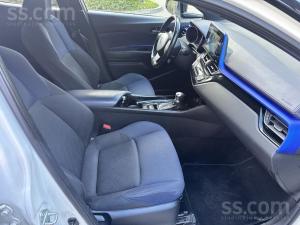 Белый Тойота C-HR 2017 в Даугавпилс, объемом двигателя 1.80 л и пробегом 118 тыс. км за 16750 €, фото 31 на AUTOMOTO.COM.LV