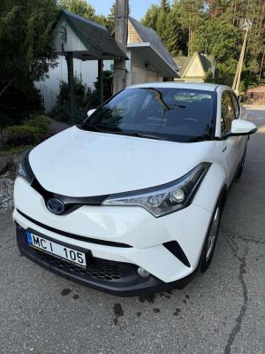 Белый Тойота C-HR 2017 в Вильнюс, объемом двигателя 1.80 л и пробегом 180 тыс. км за 14800 €, фото 5 на AUTOMOTO.COM.LV