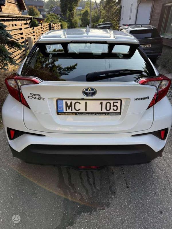 Balts Toyota C-HR 2017 Viļņa, ar dzinēja tilpumu 1.80 L un nobraukumu 180 tūkst. km par 14800 €, foto 6 vietnē AUTOMOTO.COM.LV