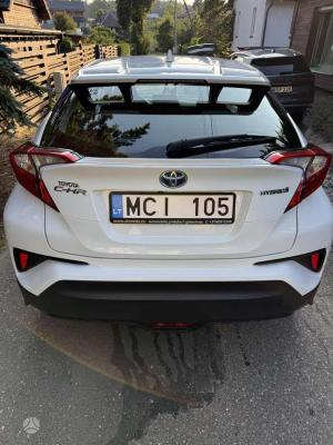 Белый Тойота C-HR 2017 в Вильнюс, объемом двигателя 1.80 л и пробегом 180 тыс. км за 14800 €, фото 6 на AUTOMOTO.COM.LV