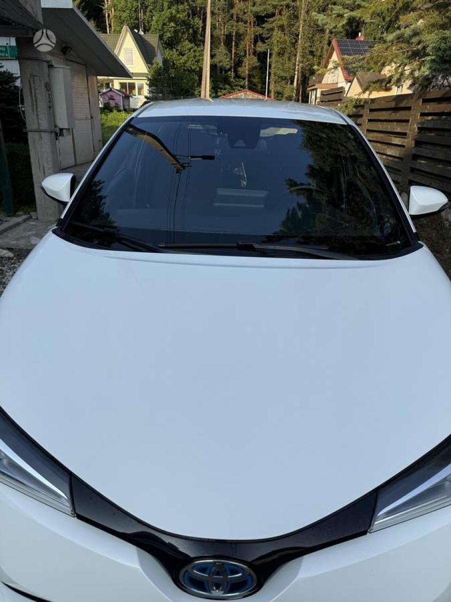 Белый Тойота C-HR 2017 в Вильнюс, объемом двигателя 1.80 л и пробегом 180 тыс. км за 14800 €, фото 7 на AUTOMOTO.COM.LV