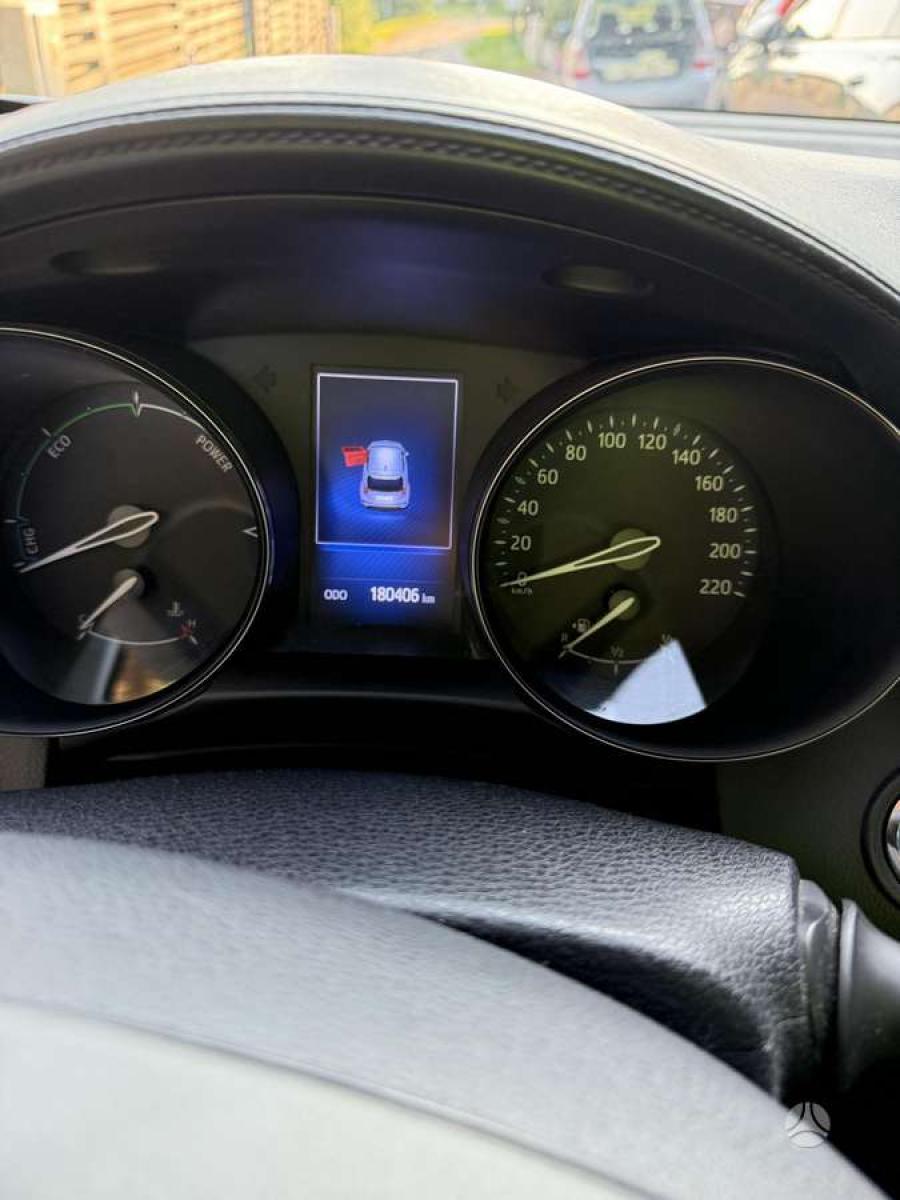 Белый Тойота C-HR 2017 в Вильнюс, объемом двигателя 1.80 л и пробегом 180 тыс. км за 14800 €, фото 18 на AUTOMOTO.COM.LV