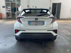 Белый Тойота C-HR 2017 в Даугавпилс, объемом двигателя 1.80 л и пробегом 118 тыс. км за 16500 €, фото 8 на AUTOMOTO.COM.LV