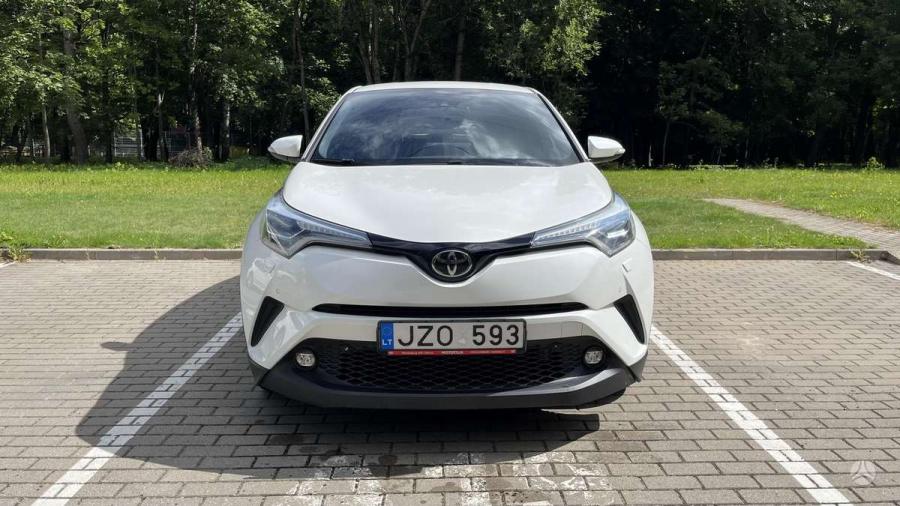 Белый Тойота C-HR 2017 в Вильнюс, объемом двигателя 1.20 л и пробегом 104 тыс. км за 14500 €, фото 4 на AUTOMOTO.COM.LV
