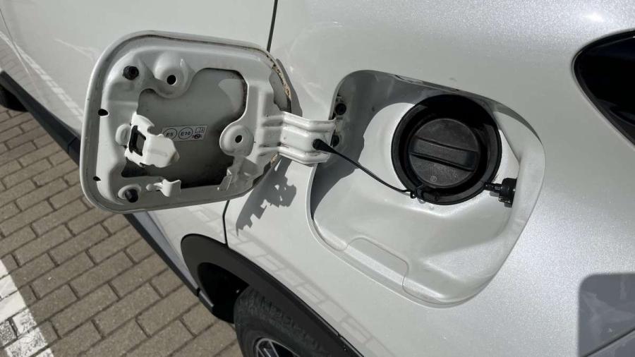 Белый Тойота C-HR 2017 в Вильнюс, объемом двигателя 1.20 л и пробегом 104 тыс. км за 14500 €, фото 12 на AUTOMOTO.COM.LV