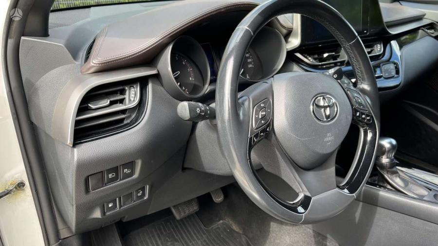 Белый Тойота C-HR 2017 в Вильнюс, объемом двигателя 1.20 л и пробегом 104 тыс. км за 14500 €, фото 18 на AUTOMOTO.COM.LV