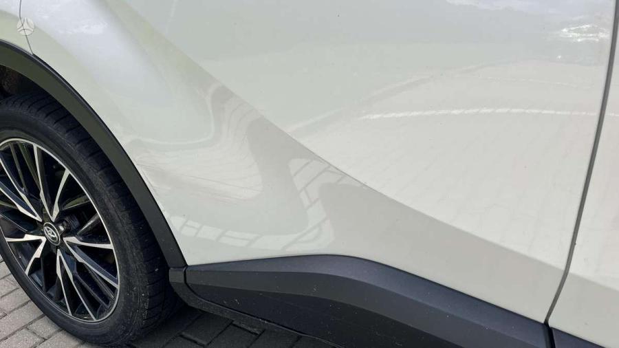 Белый Тойота C-HR 2017 в Вильнюс, объемом двигателя 1.20 л и пробегом 104 тыс. км за 14500 €, фото 39 на AUTOMOTO.COM.LV