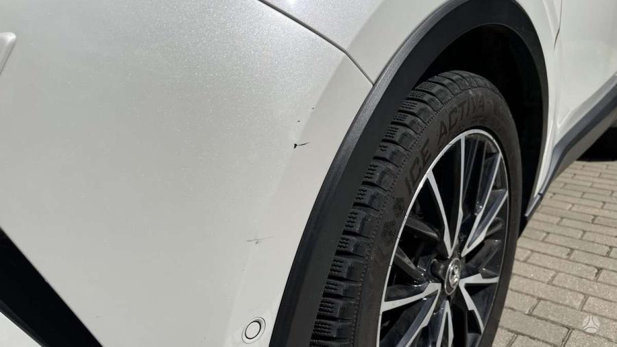 Белый Тойота C-HR 2017 в Вильнюс, объемом двигателя 1.20 л и пробегом 104 тыс. км за 14500 €, фото 44 на AUTOMOTO.COM.LV
