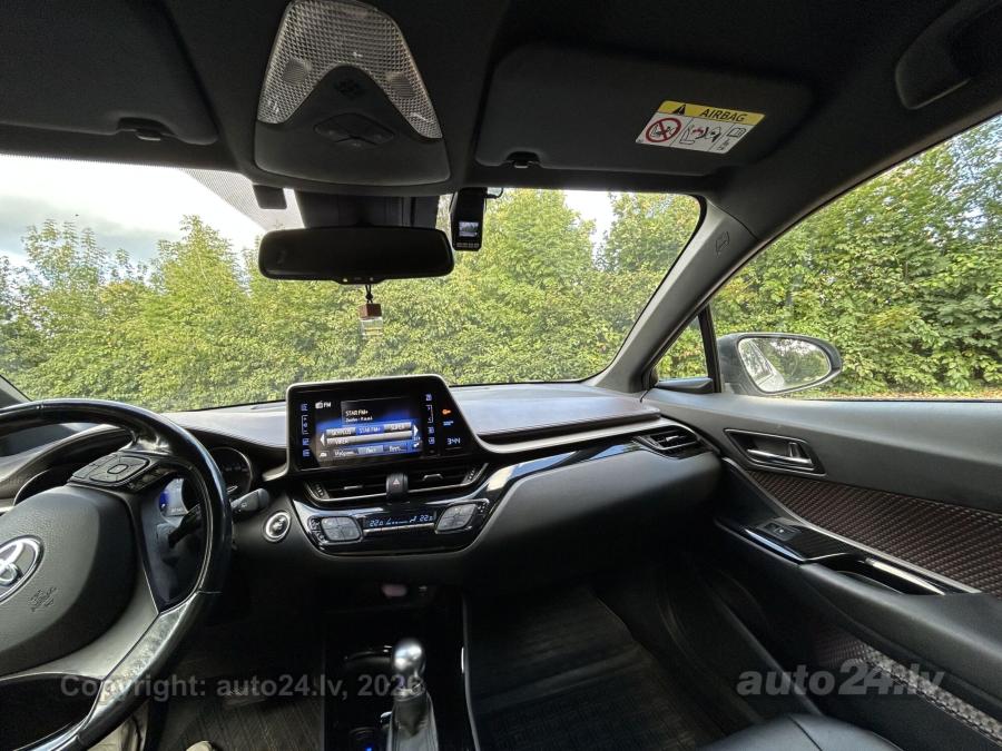 Белый Тойота C-HR 2017 в Нарва, объемом двигателя 1.20 л и пробегом 86 тыс. км за 14900 €, фото 3 на AUTOMOTO.COM.LV
