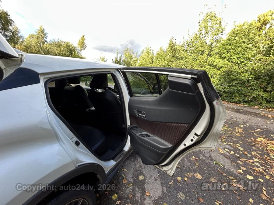 Белый Тойота C-HR 2017 в Нарва, объемом двигателя 1.20 л и пробегом 86 тыс. км за 14900 €, фото 11 на AUTOMOTO.COM.LV