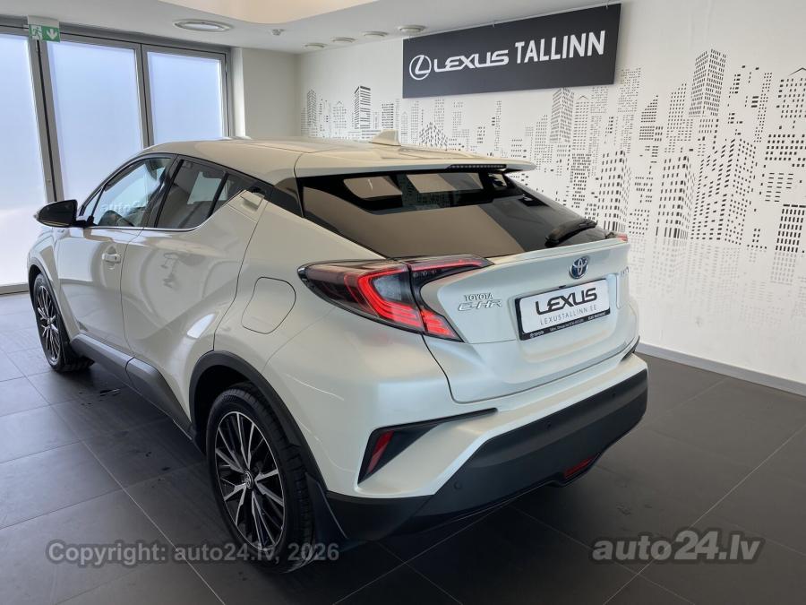 Белый Тойота C-HR 2018 в Таллин, объемом двигателя 1.80 л и пробегом 111 тыс. км за 16900 €, фото 3 на AUTOMOTO.COM.LV