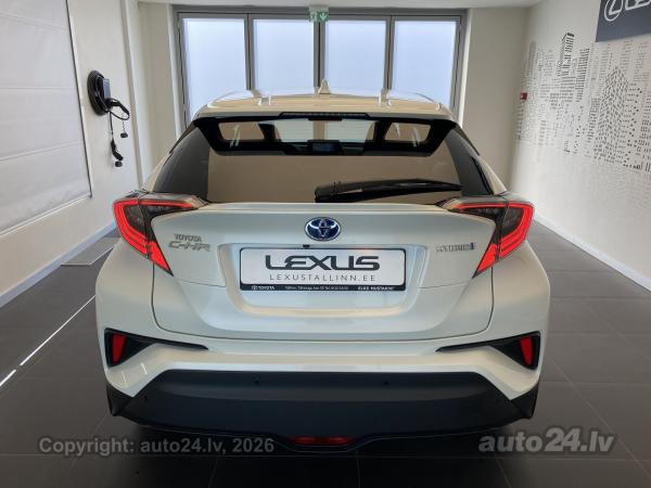 Balts Toyota C-HR 2018 Tallina, ar dzinēja tilpumu 1.80 L un nobraukumu 111 tūkst. km par 16900 €, foto 3 vietnē AUTOMOTO.COM.LV