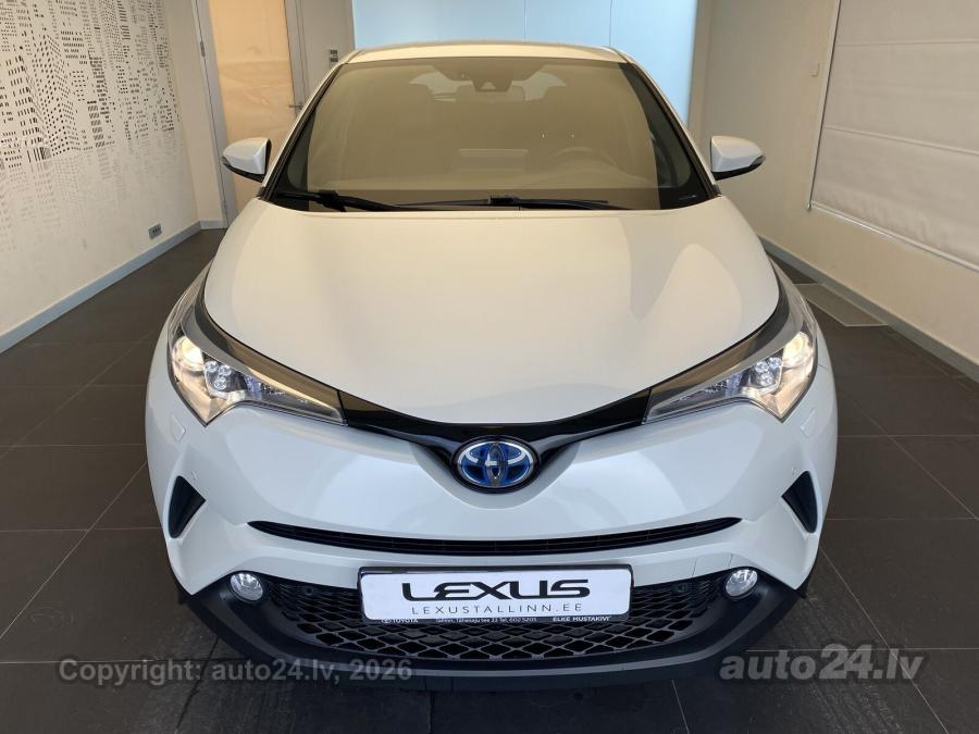 Белый Тойота C-HR 2018 в Таллин, объемом двигателя 1.80 л и пробегом 111 тыс. км за 16900 €, фото 5 на AUTOMOTO.COM.LV