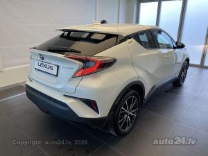 Белый Тойота C-HR 2018 в Таллин, объемом двигателя 1.80 л и пробегом 111 тыс. км за 16900 €, фото 7 на AUTOMOTO.COM.LV