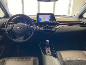 Белый Тойота C-HR 2018 в Таллин, объемом двигателя 1.80 л и пробегом 111 тыс. км за 16900 €, фото 10 на AUTOMOTO.COM.LV