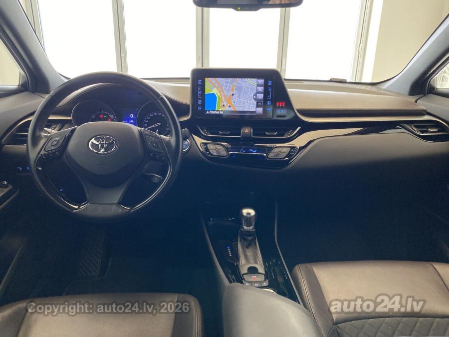 Белый Тойота C-HR 2018 в Таллин, объемом двигателя 1.80 л и пробегом 111 тыс. км за 16900 €, фото 10 на AUTOMOTO.COM.LV