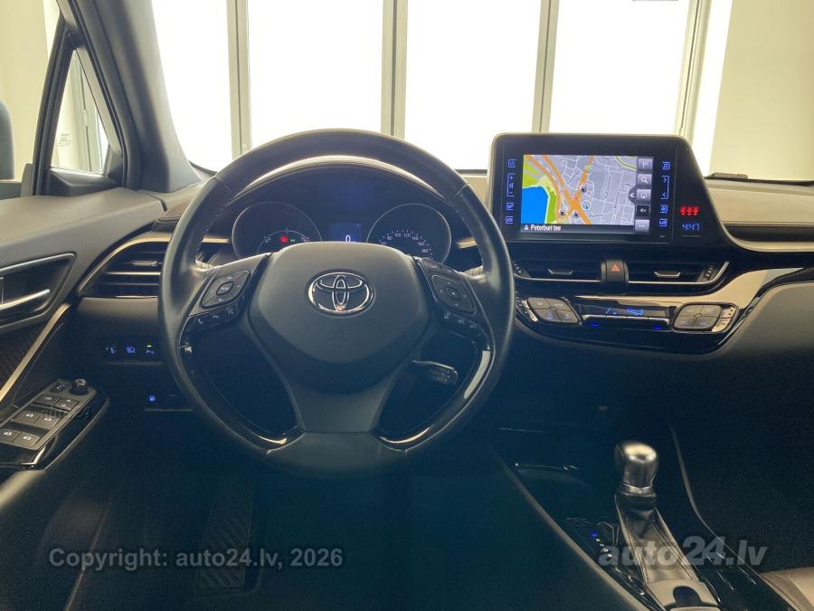 Белый Тойота C-HR 2018 в Таллин, объемом двигателя 1.80 л и пробегом 111 тыс. км за 16900 €, фото 11 на AUTOMOTO.COM.LV