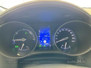 Белый Тойота C-HR 2018 в Таллин, объемом двигателя 1.80 л и пробегом 111 тыс. км за 16900 €, фото 13 на AUTOMOTO.COM.LV