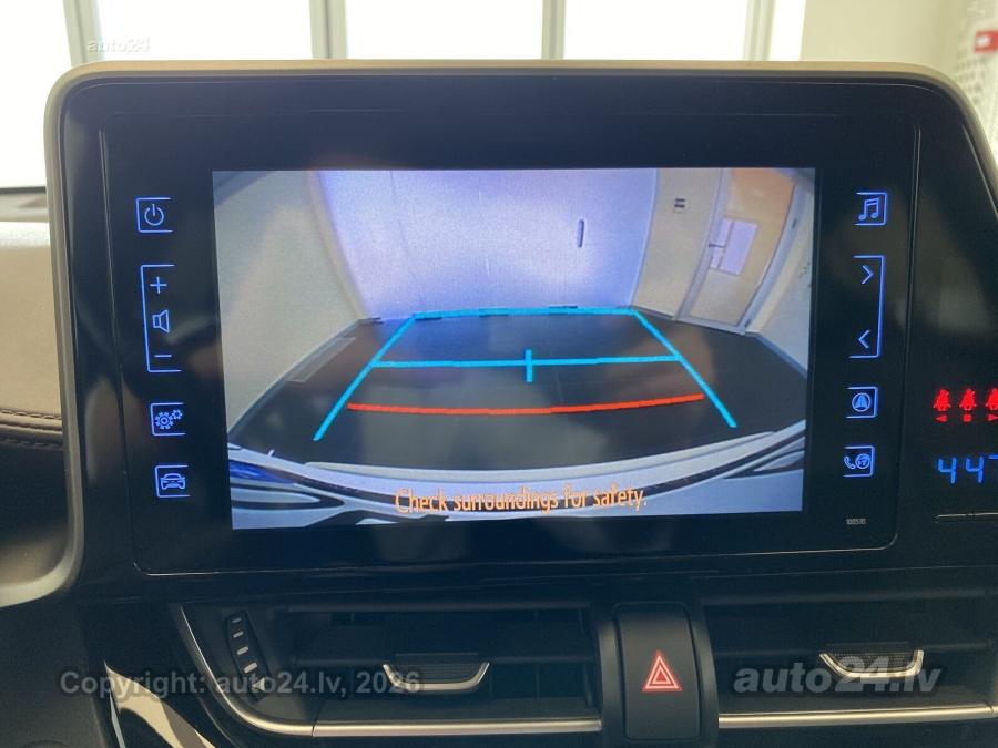 Белый Тойота C-HR 2018 в Таллин, объемом двигателя 1.80 л и пробегом 111 тыс. км за 16900 €, фото 14 на AUTOMOTO.COM.LV