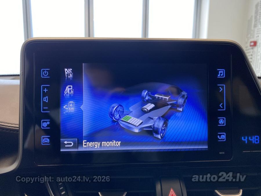 Белый Тойота C-HR 2018 в Таллин, объемом двигателя 1.80 л и пробегом 111 тыс. км за 16900 €, фото 15 на AUTOMOTO.COM.LV