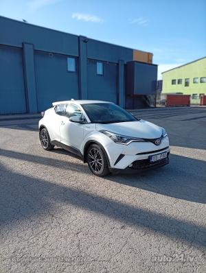 Белый Тойота C-HR 2018 в Таллин, объемом двигателя 1.80 л и пробегом 128 тыс. км за 17300 €, фото  на AUTOMOTO.COM.LV