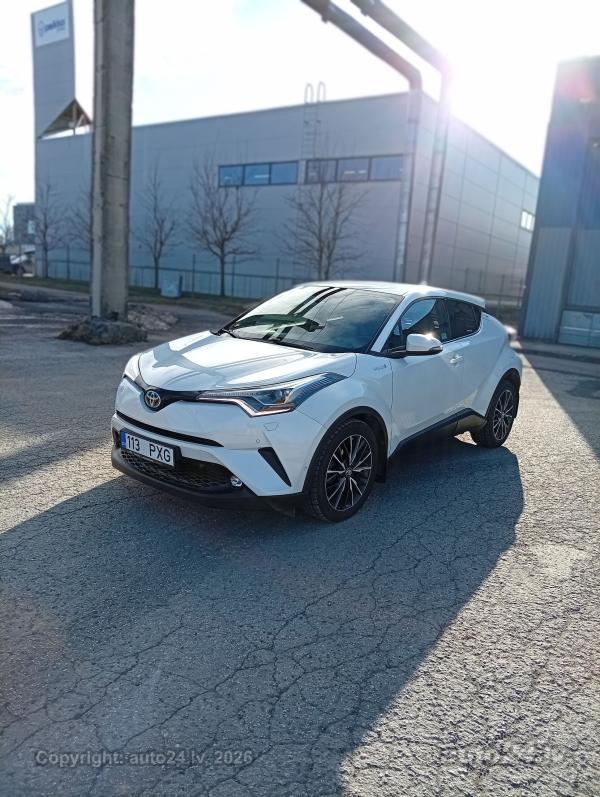 Balts Toyota C-HR 2018 Tallina, ar dzinēja tilpumu 1.80 L un nobraukumu 128 tūkst. km par 17300 €, foto 3 vietnē AUTOMOTO.COM.LV