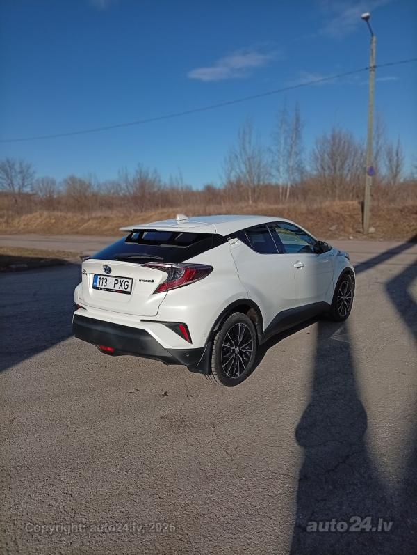 Balts Toyota C-HR 2018 Tallina, ar dzinēja tilpumu 1.80 L un nobraukumu 128 tūkst. km par 17300 €, foto 5 vietnē AUTOMOTO.COM.LV