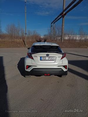 Белый Тойота C-HR 2018 в Таллин, объемом двигателя 1.80 л и пробегом 128 тыс. км за 17300 €, фото 7 на AUTOMOTO.COM.LV