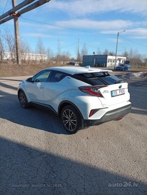 Белый Тойота C-HR 2018 в Таллин, объемом двигателя 1.80 л и пробегом 128 тыс. км за 17300 €, фото 8 на AUTOMOTO.COM.LV