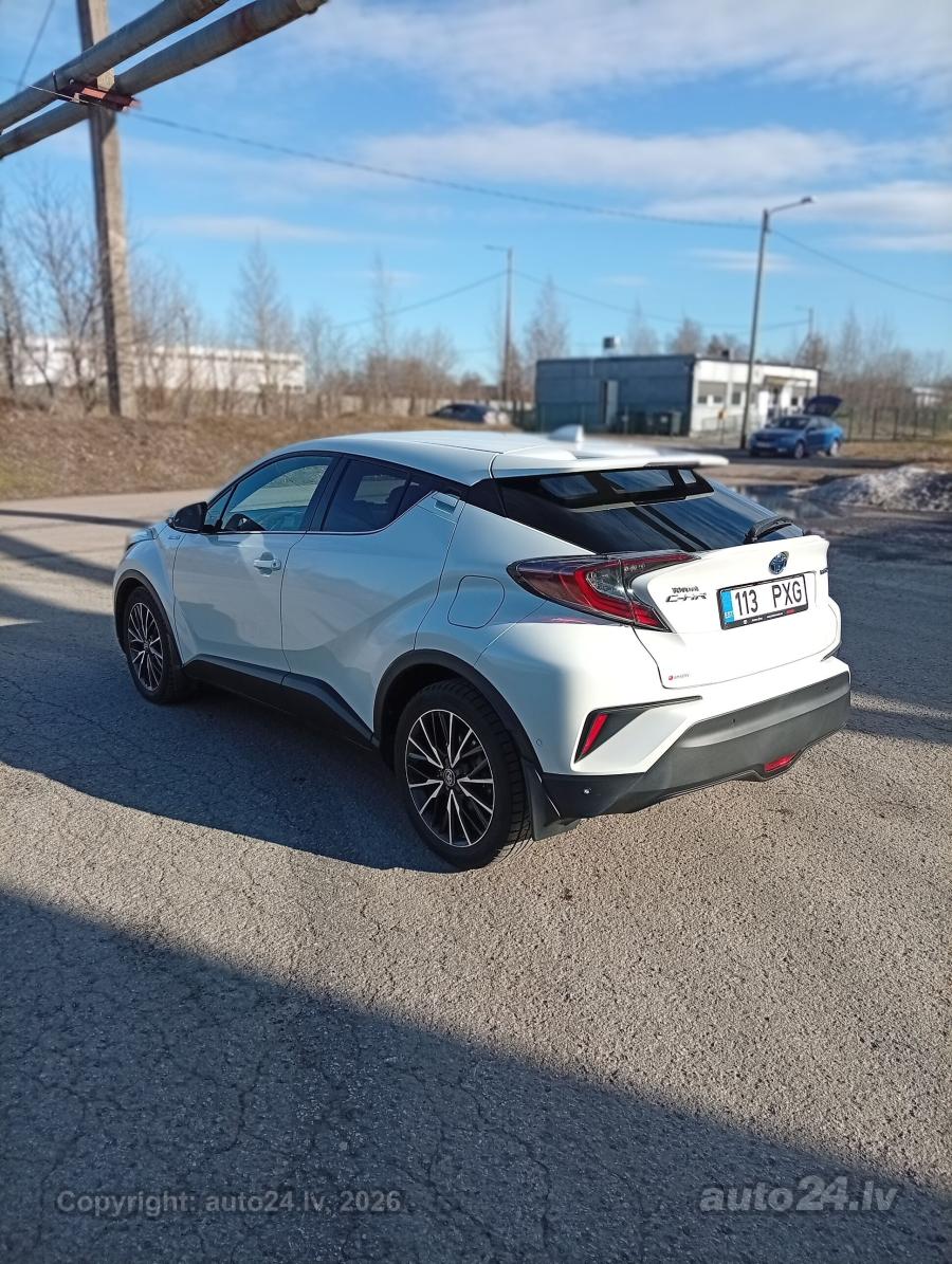 Белый Тойота C-HR 2018 в Таллин, объемом двигателя 1.80 л и пробегом 128 тыс. км за 17300 €, фото 8 на AUTOMOTO.COM.LV