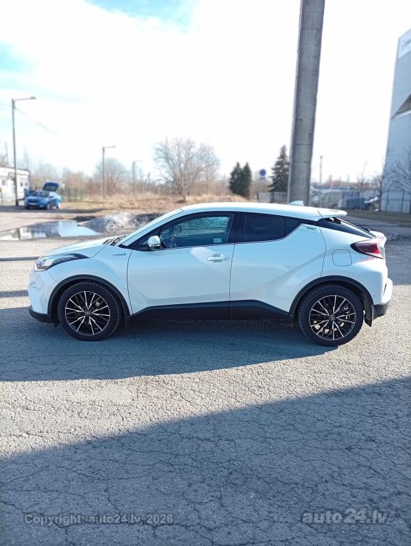 Balts Toyota C-HR 2018 Tallina, ar dzinēja tilpumu 1.80 L un nobraukumu 128 tūkst. km par 17300 €, foto 8 vietnē AUTOMOTO.COM.LV