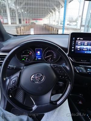 Белый Тойота C-HR 2018 в Таллин, объемом двигателя 1.80 л и пробегом 128 тыс. км за 17300 €, фото 10 на AUTOMOTO.COM.LV